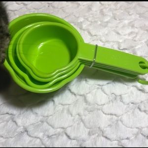 Bradshaw | Kitchen | Green Measuring Cups | Poshmark